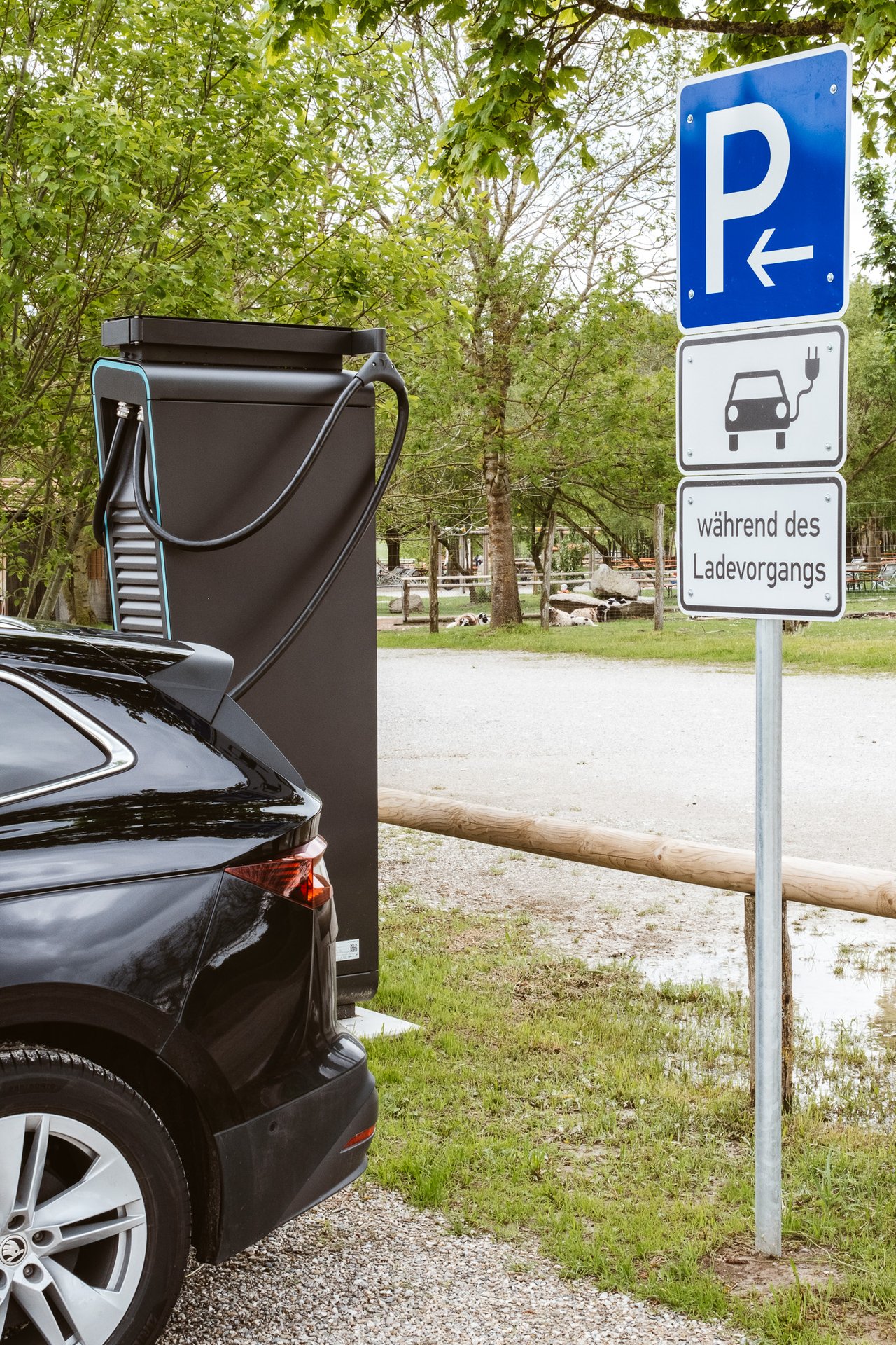 alpitronic hypercharger HYC150 Schnellladestation mit 2 CCS-Stecker (bis 150 kW, Eichrecht, 2x 5 ...