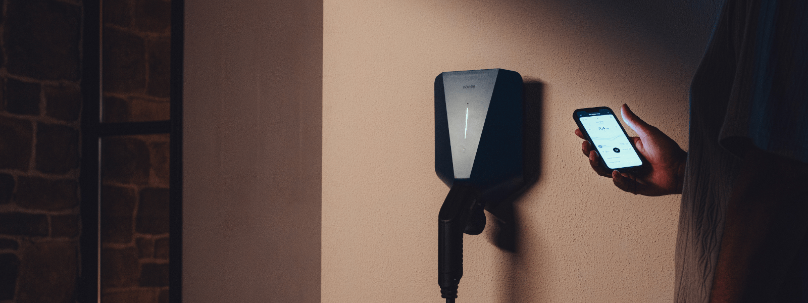 Easee Charge Up Wallbox (bis 22 kW) mit Ladesteckdose