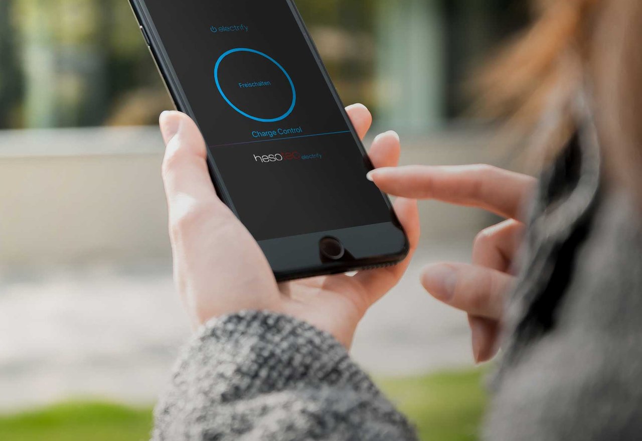 hesotec electrify eBox sr10 Smart Wallbox (22 kW) mit Ladesteckdose